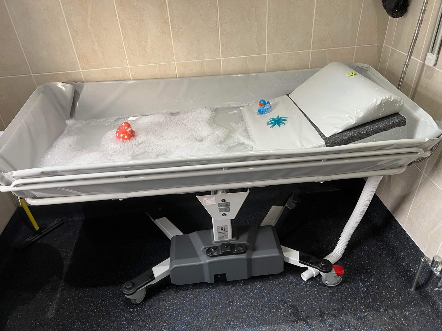 SHOWER TROLLEY - Strongbones