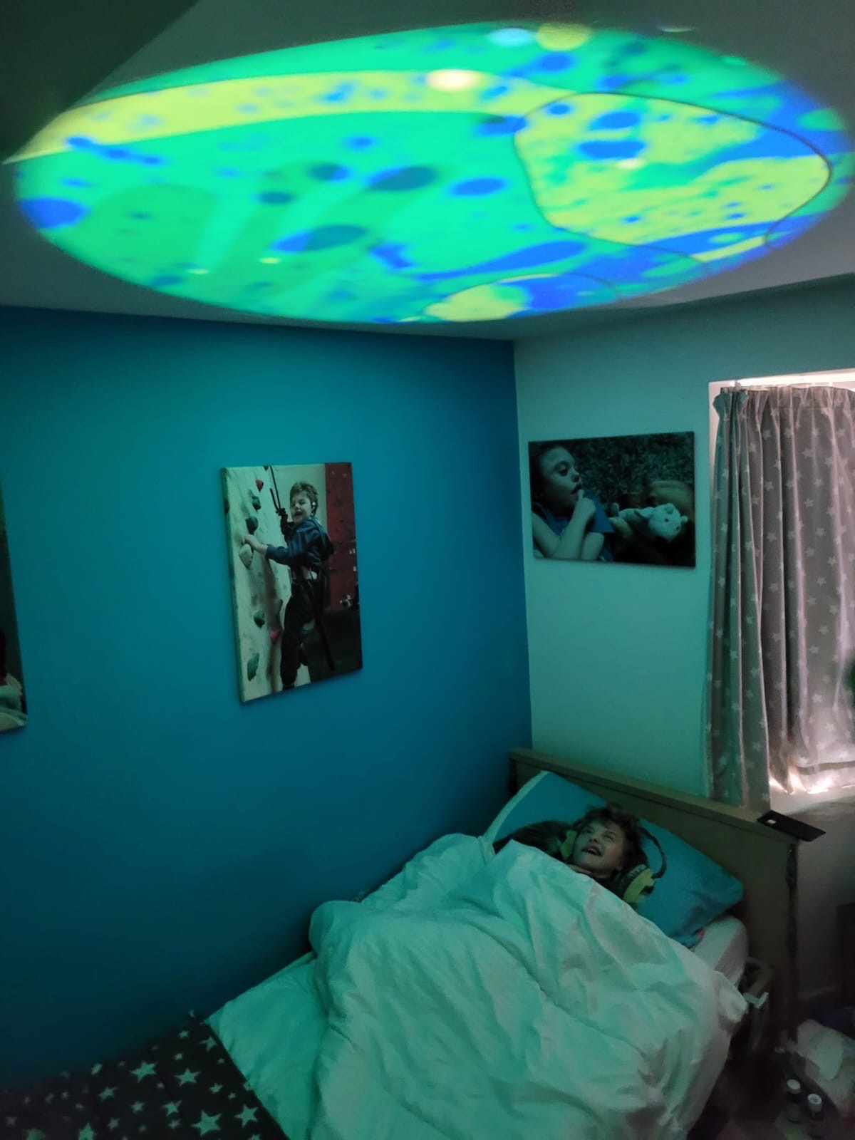 Spacecraft Mirage projector - Strongbones